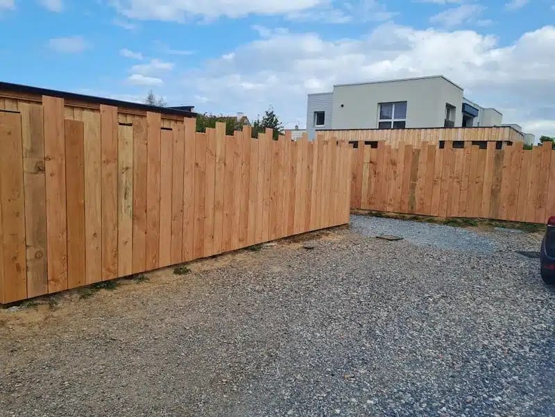 Guide Complet Sur Les Palissades En Bois : Types Et Avantages - LC ...